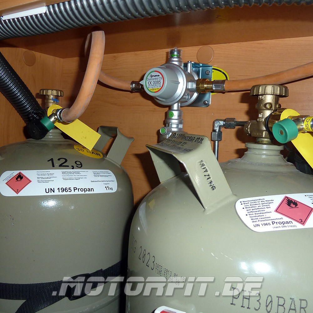 Truma Gasdruckregler DuoControl CS - vertikal / Wandmontage - 30 mbar ...